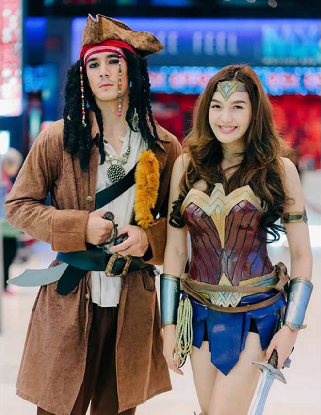 2大性感「神力女超人Coser」你選誰？超火辣全身照讓人噴鼻血！(23張) | TEEPR 亮新聞