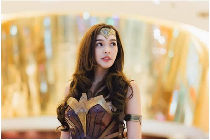 2大性感「神力女超人Coser」你選誰？超火辣全身照讓人噴鼻血！(23張) | TEEPR 亮新聞