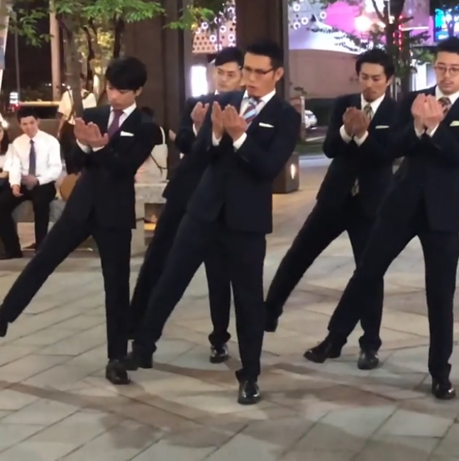 日知名機械舞團現身台北 引退團長「穿西裝親自帶隊」粉絲激動：期待MV！ | TEEPR 亮新聞