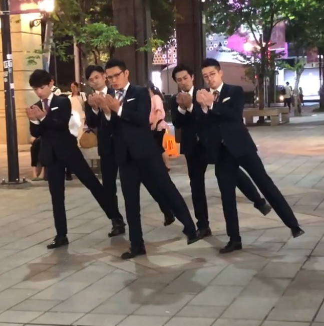 日知名機械舞團現身台北 引退團長「穿西裝親自帶隊」粉絲激動：期待MV！ | TEEPR 亮新聞