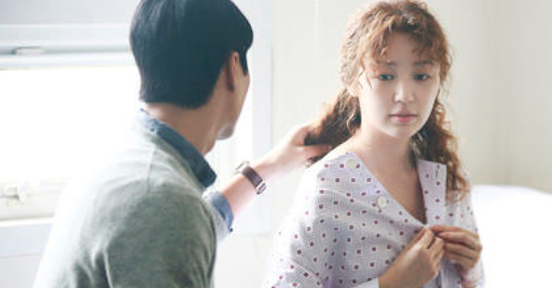 熟識男友人搭肩「偷捏好一大下」 她崩潰：怎麼辦？ | TEEPR 亮新聞