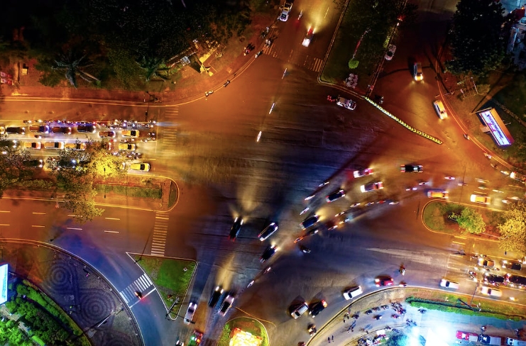 「行人地獄」再現！高雄50幼童「拉繩隔出人行道自保」 鼻酸畫面曝 | TEEPR 亮新聞