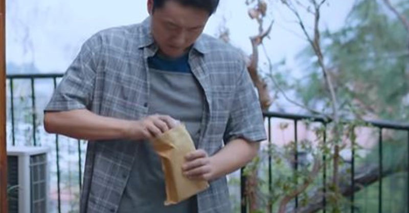 借給同學22萬買房 3年後對方還款「他打開裝錢袋子一看」哭了 | TEEPR 亮新聞