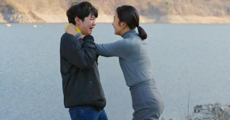 18歲弟房間內奮戰 姐開燈驚見「對象是48歲媽媽」 | TEEPR 亮新聞