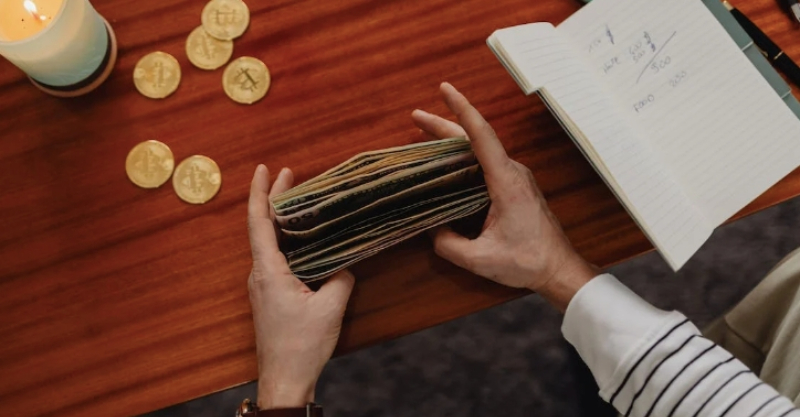 「40歲拿不出1千萬存款」很丟臉？網怒圍剿：傻子才存錢 | TEEPR 亮新聞