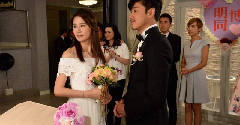 閨密愛過新郎！婚禮故意送她捧花 知情人看「台上新娘表情」嚇壞 | TEEPR 亮新聞