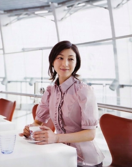 43歲女神爆出軌後離婚！被拍到「血拼內衣」網愣：在慶祝？ | TEEPR 亮新聞