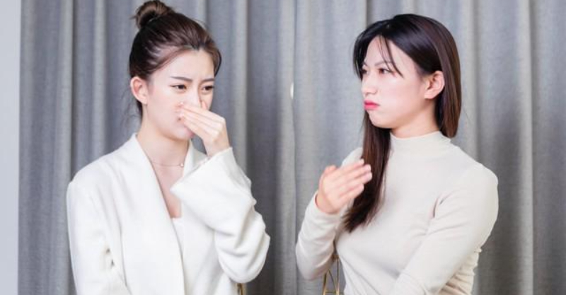 父母想買房「要求幫付85萬」本想同意 妻子指了一下手機後…他秒懂：只能出1萬 | TEEPR 亮新聞