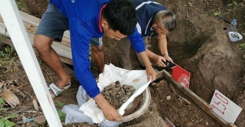 去世26年的哥哥突托夢「無法呼吸」 她到墓園見1幕愣住了 | TEEPR 亮新聞