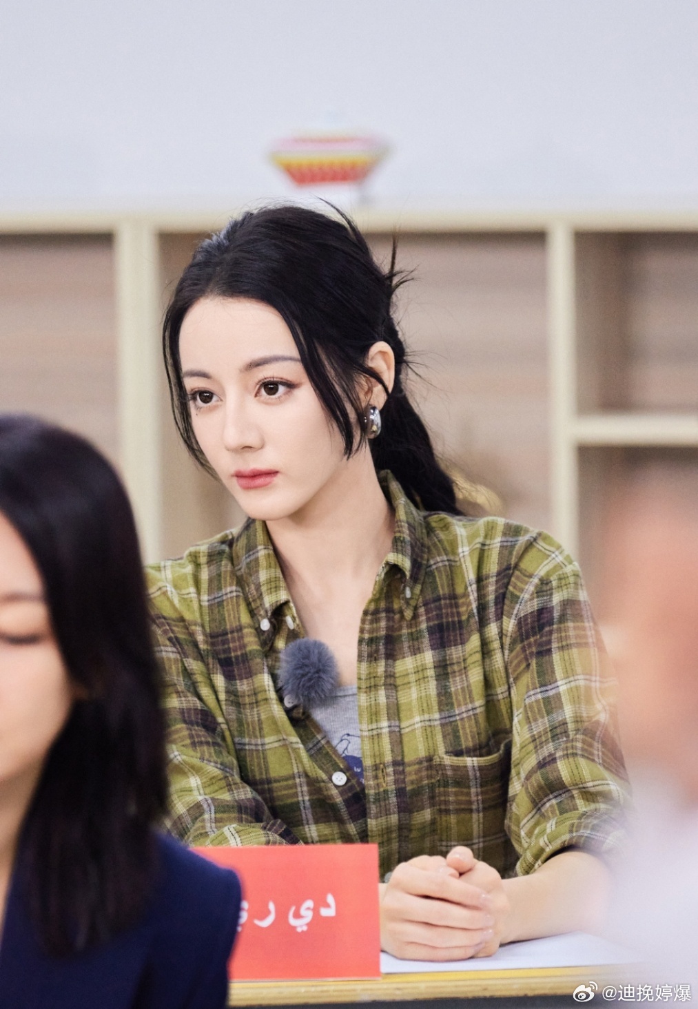 迪麗熱巴「校花表妹」只入鏡1分鐘上熱搜 粉絲驚：完全被比下去 | TEEPR 亮新聞