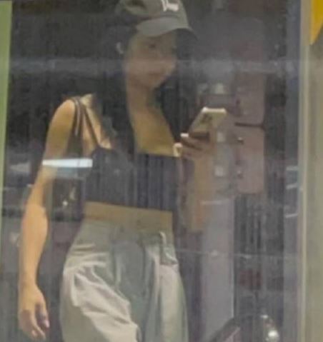 辣妹穿「中空裝」搭捷運 W曲線遮不住！路人一看竟是0偽裝女神 | TEEPR 亮新聞