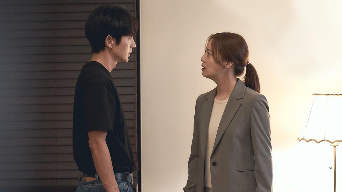 「和媽媽一起睡」女友怒罵噁心 26歲男「也和22歲親妹同床」委屈：我錯了嗎？ | TEEPR 亮新聞