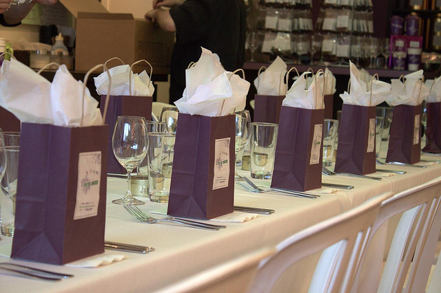 尾牙抽中48萬！女員工「秒被開除」 公司：有權撤銷 | TEEPR 亮新聞