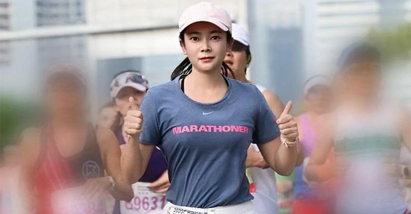 馬拉松正妹跑者「跑到一半脫衣」爆紅 遭挖出是P圖！真面目曝光網全看傻 | TEEPR 亮新聞