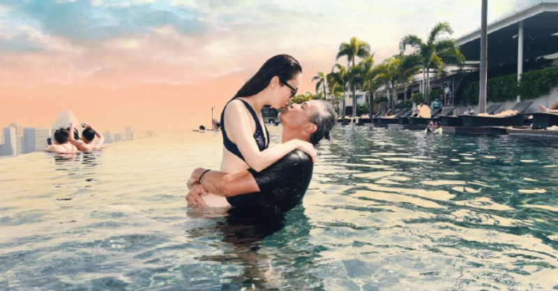 絕美愛情！女星「水中激吻影帝尪」 「54歲真實身材」辣到不科學 | TEEPR 亮新聞