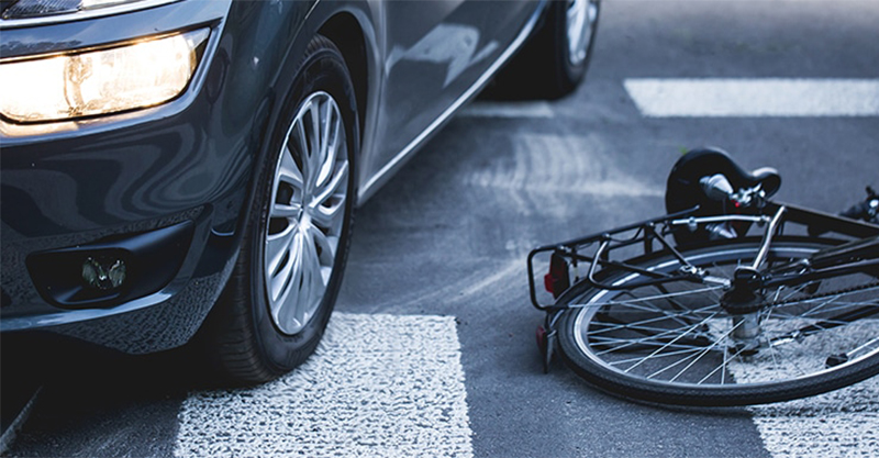 15歲少女騎腳特車「撞到BMW」 車主霸氣喊：免賠！3年後她卻哭了 | TEEPR 亮新聞