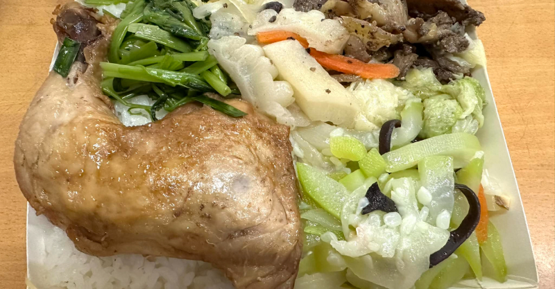 60元便當「5種配菜+超巨雞腿」！她曝「佛心店家位置」網瘋朝聖 | TEEPR 亮新聞