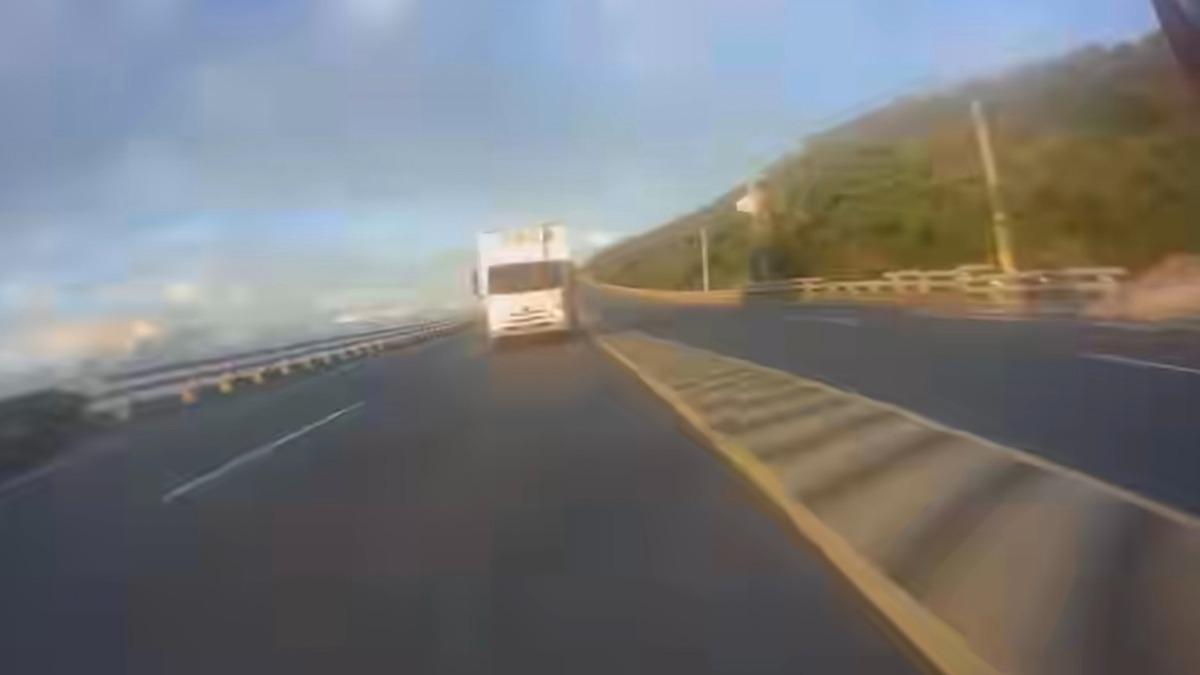 真相逆轉！台東「重機逆向飆180」撞貨車慘死…行車記錄器「當時畫面」曝光 | TEEPR 亮新聞