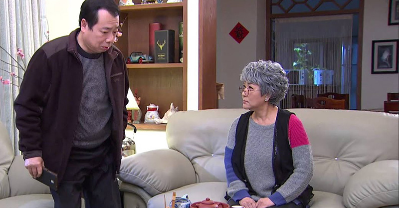 婆婆準備「6蝦＋8龍眼」招待親家 爸氣到離席…女兒突接娘家電話紅了眼眶 | TEEPR 亮新聞