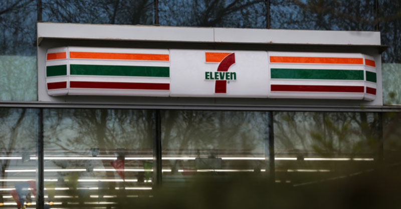 7-11店長「妻子過世」沒24小時營業 店長「遭求償1700萬」總公司回應了 | TEEPR 亮新聞