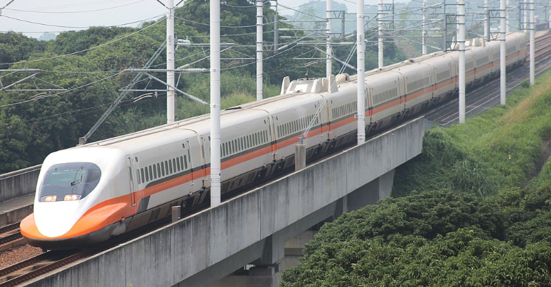 高鐵坐自由座「不敢去廁所」 掀網共鳴：屁股離開就有風險 | TEEPR 亮新聞