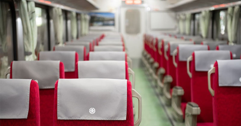 勸搭台鐵別坐「4車9號」 乘客目睹慘況傻眼 | TEEPR 亮新聞