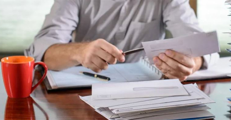 「帳單信封」不能直接丟回收！少1動作罰6000元 環保局解釋了 | TEEPR 亮新聞