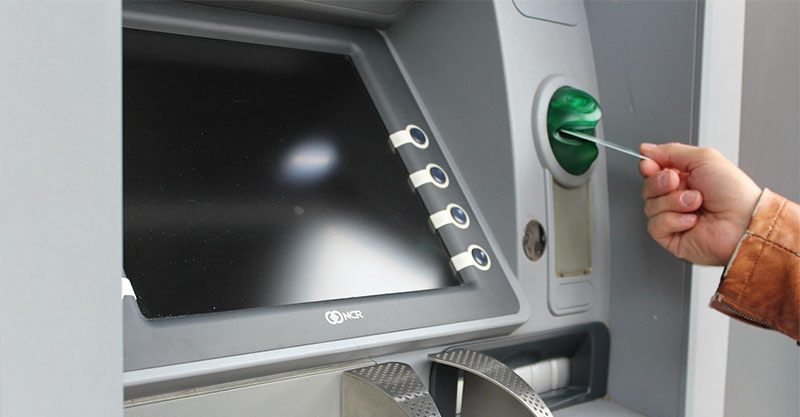 470萬存戶注意！4銀行「調整ATM提款日額」 | TEEPR 亮新聞