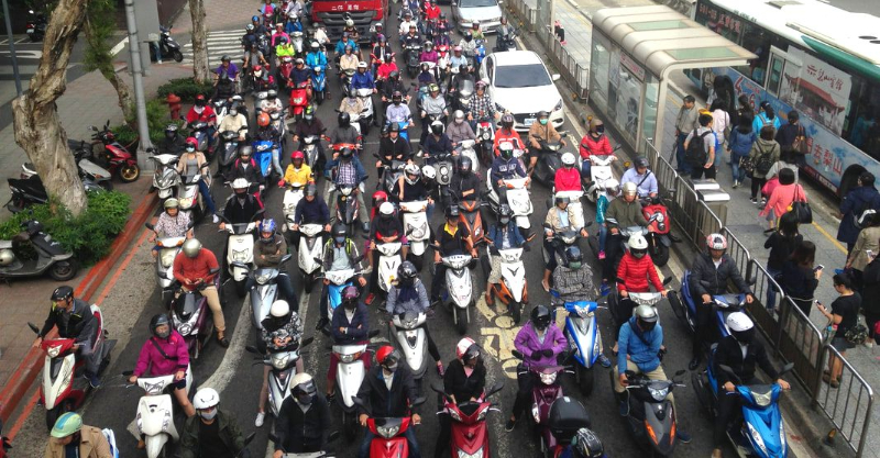 機車「熄火用牽的」恐噴2700！很多駕駛都搞錯 裁決所解釋了 | TEEPR 亮新聞