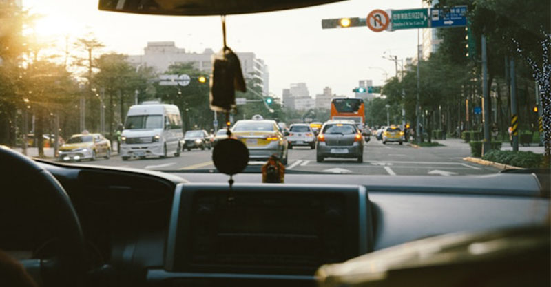 停紅燈少做1事「3600元飛了」 他收罰單才知道 | TEEPR 亮新聞