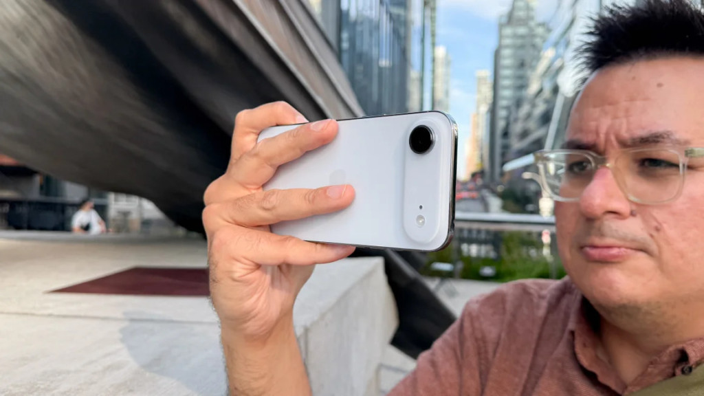 iPhone 17開賣驚爆災情！蘋果證實：將更新修復 | TEEPR 亮新聞