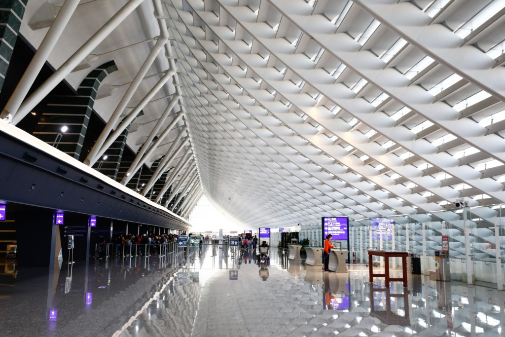 桃園機場發錢啦！旅客「每人600元」餐飲、免稅店都可用 領取資格曝 | TEEPR 亮新聞