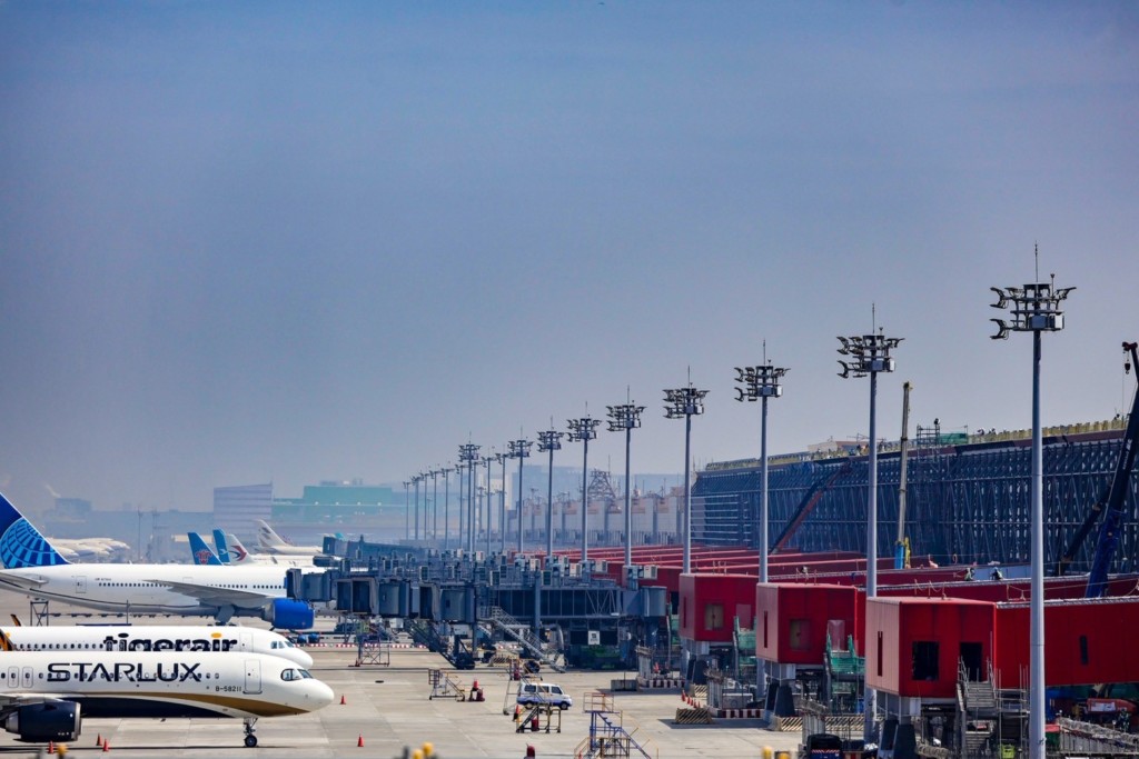 桃園機場發錢啦！旅客「每人600元」餐飲、免稅店都可用 領取資格曝 | TEEPR 亮新聞